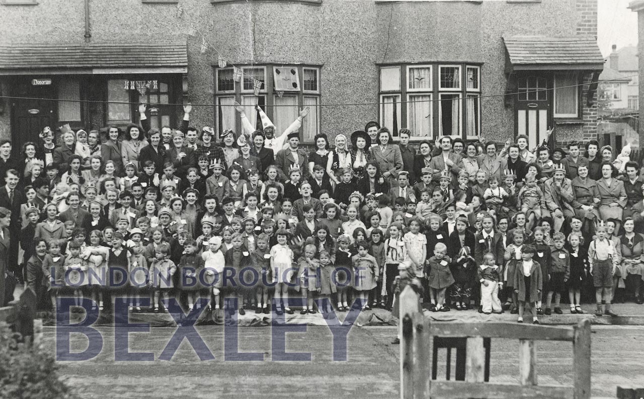 PCD_2332 World War II - VE Party Yorkland Avenue, Welling 1945 - Bexley ... PCD_2332 World War II - VE Party Yorkland Avenue, Welling 1945 - Bexley ...