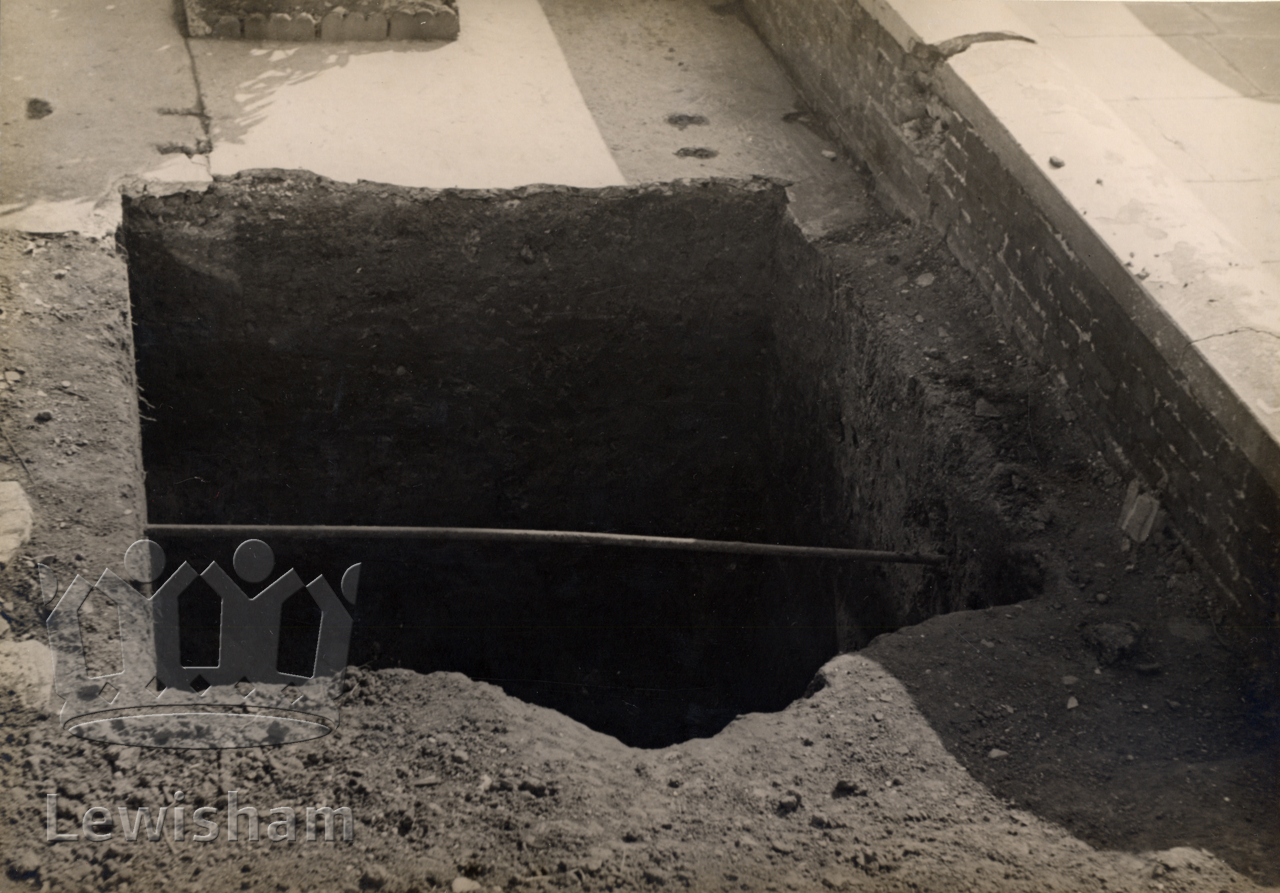 Bomb Deposal Squad. shaft at Brockley Road, New Cross - Lewisham ...