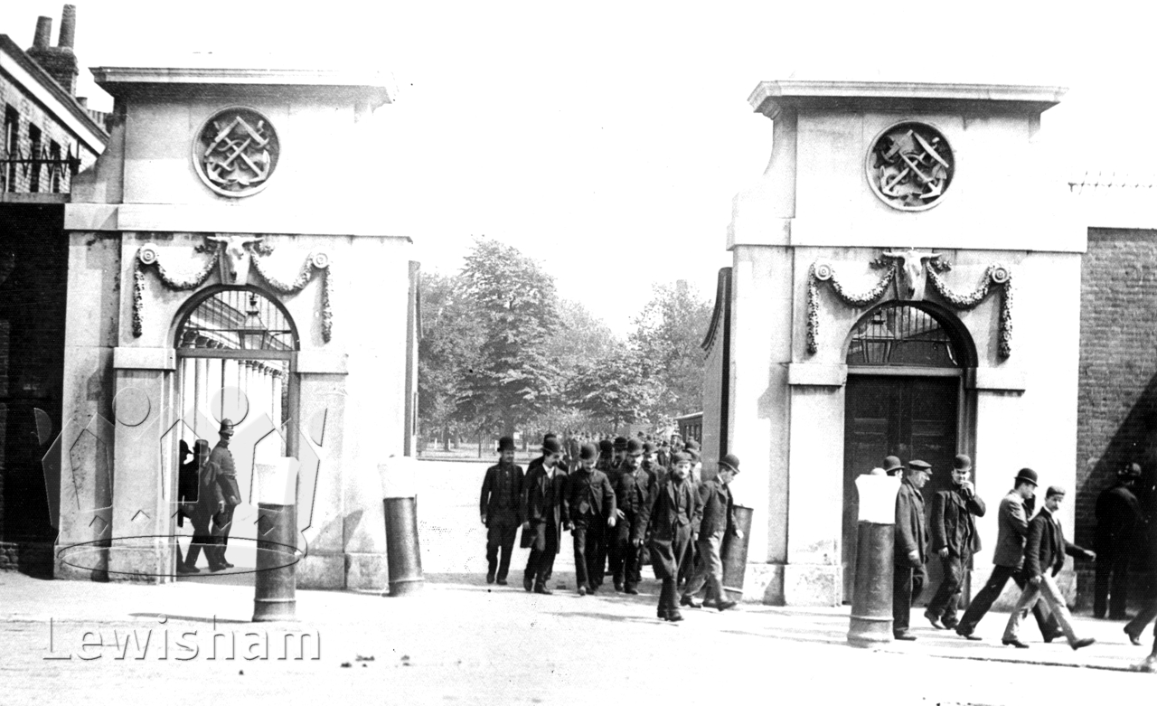 Deptford, Royal Victoria Victualling Yard, Main Gates At Knocking Off ...