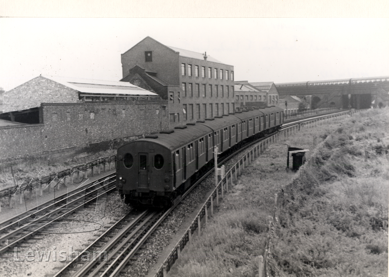 Surrey Canal Junction, East London Line Train - Lewisham Borough ...